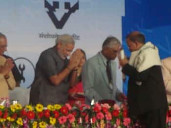 Chief Minister presents VASVIK awards to 25 scientists; honours MGK Menon