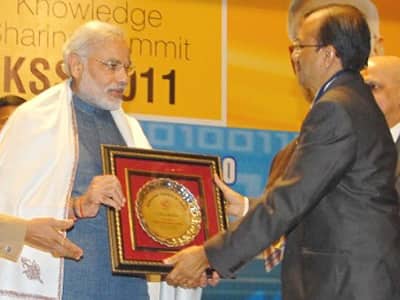 Twin awards for Tech savvy CM