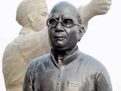 Statue of late Sundarsinh Bhandari unveiled in Udaipur